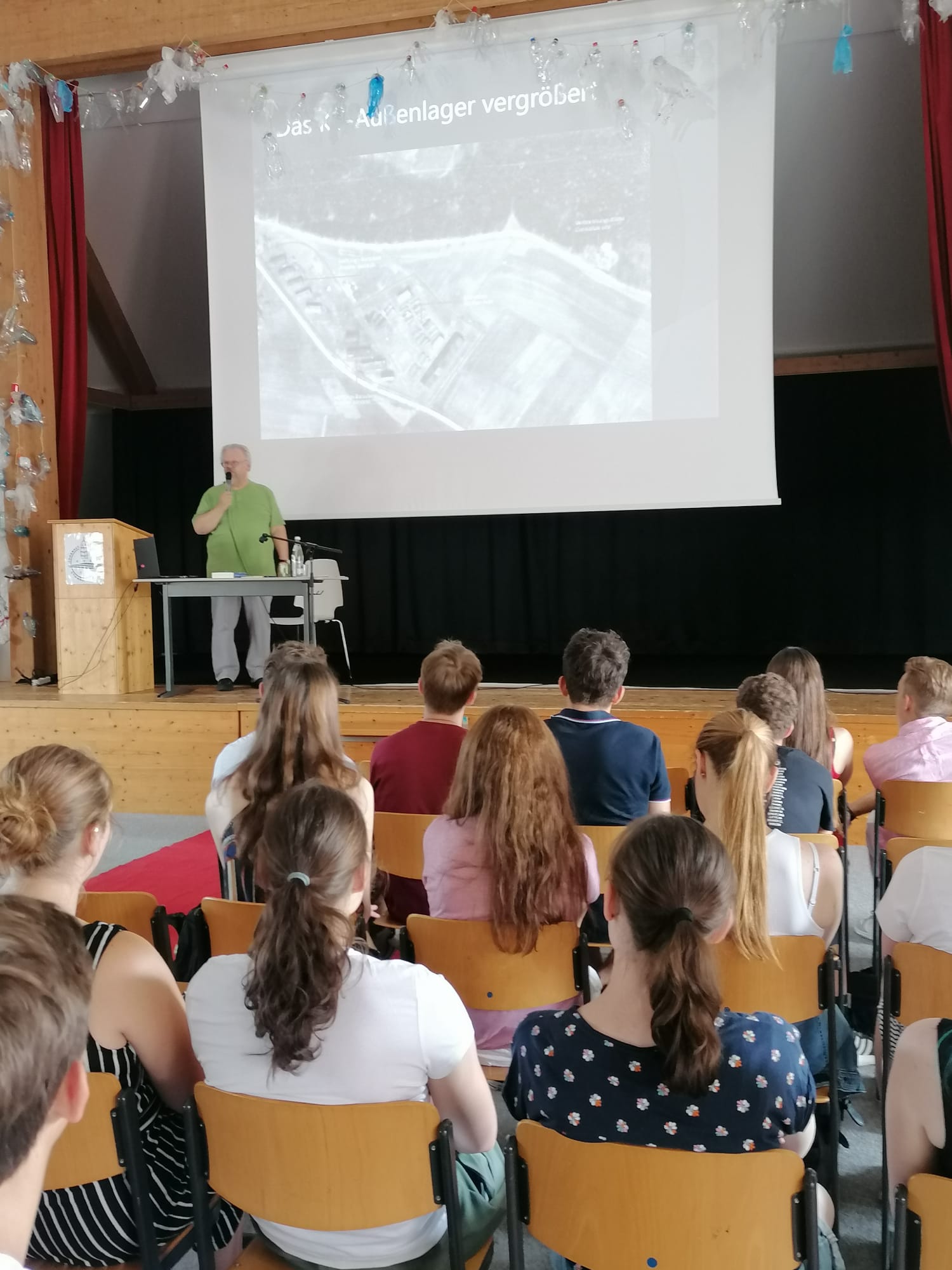 Historischer Vortrag „Täter Helfer Trittbrettfahrer“ (Q11)