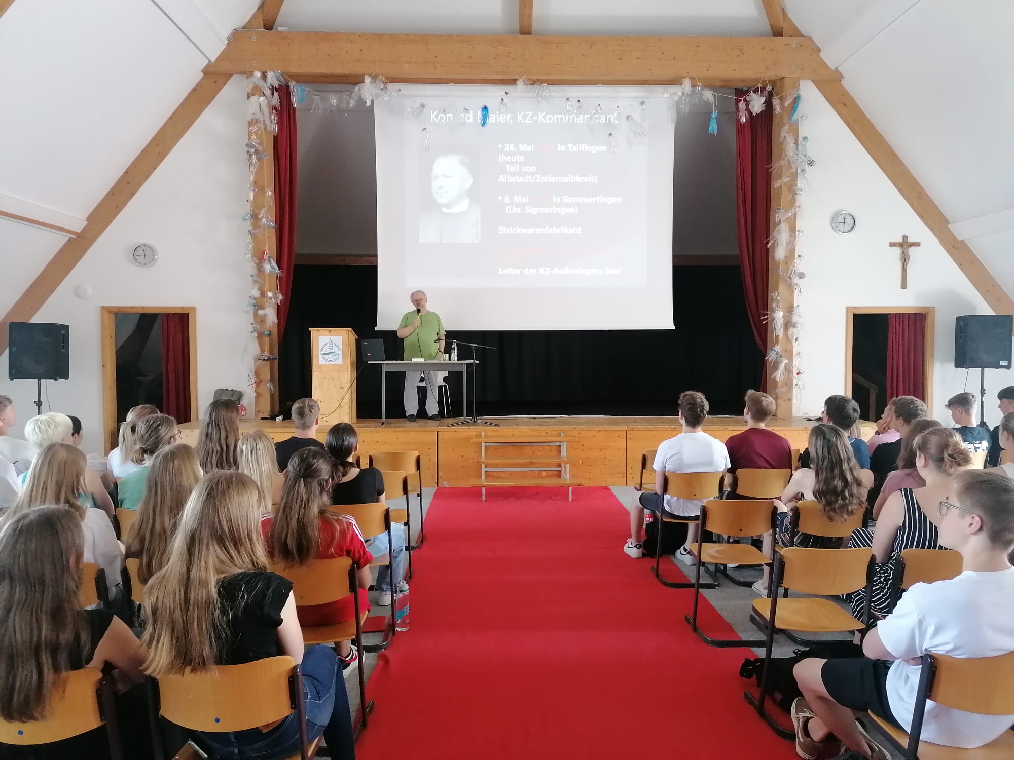 Historischer Vortrag „Täter Helfer Trittbrettfahrer“ (Q11)